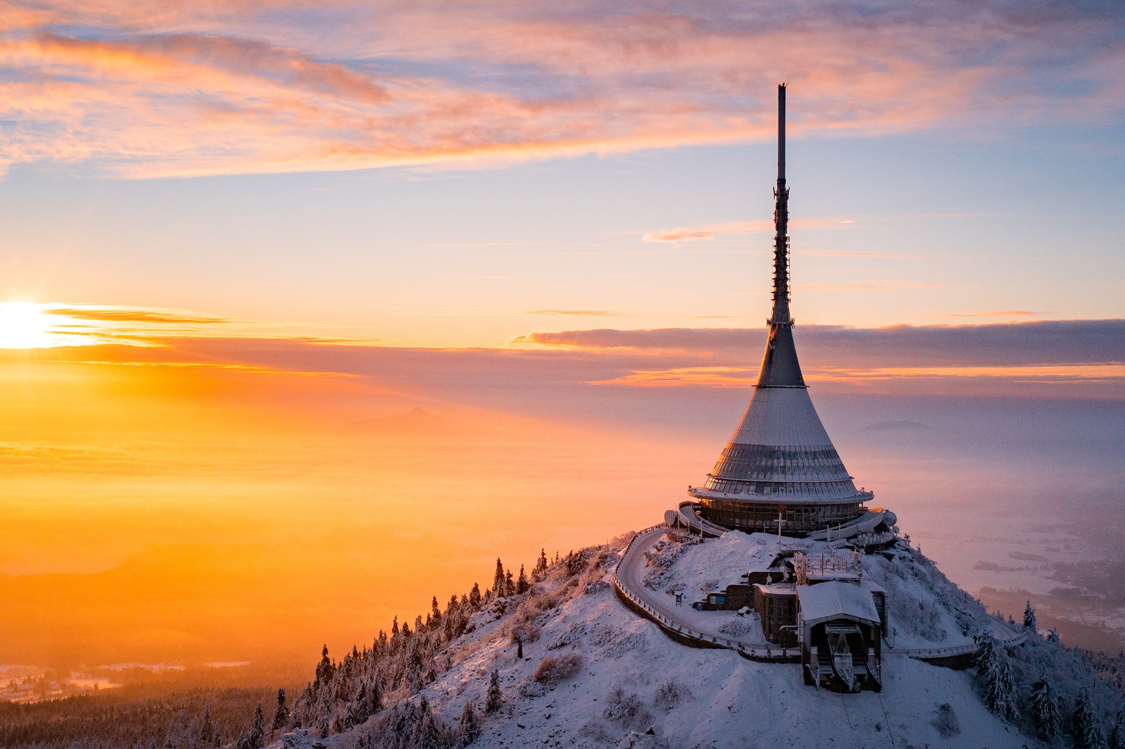 První zprávy - Domácí - Memorandum o Ještědu otevírá kraji možnost koupě objektu